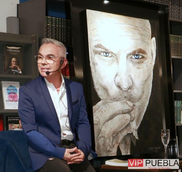 Rivelino Murrieta en El Cafe Introspecta. - VIP PUEBLA